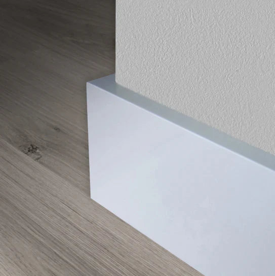 Witte plinten RAL 9010 kopen | Houtafwerking – houtafwerking.nl