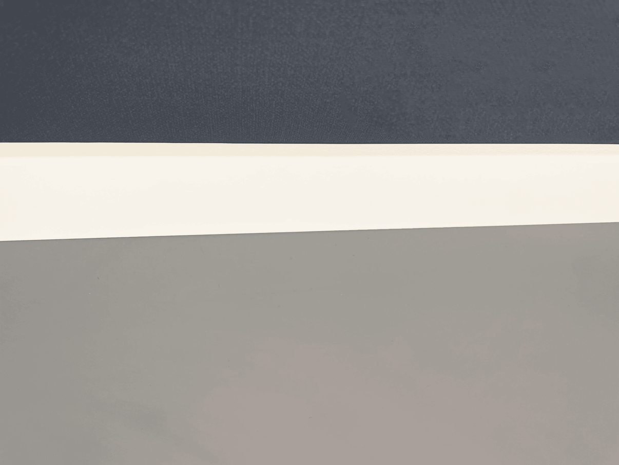Strakke plint - MDF - RAL 9001 Crémewit – houtafwerking.nl
