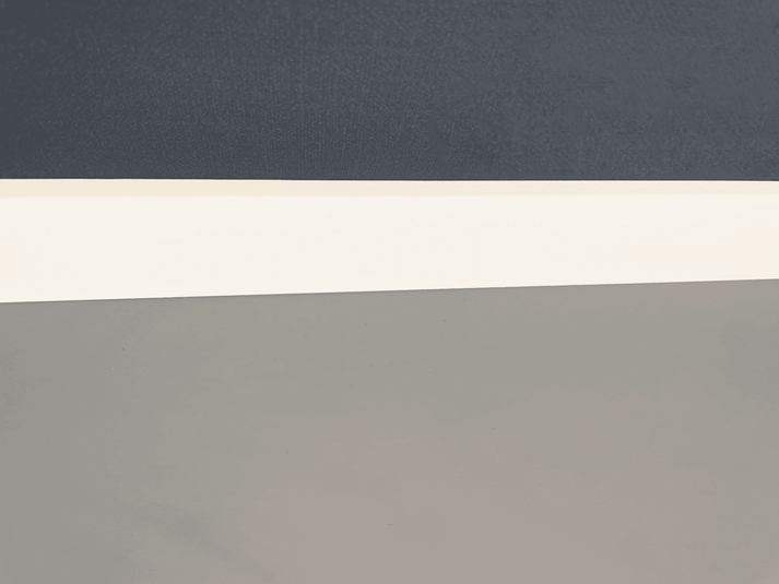 Strakke plint - MDF - RAL 9001 Crémewit – houtafwerking.nl