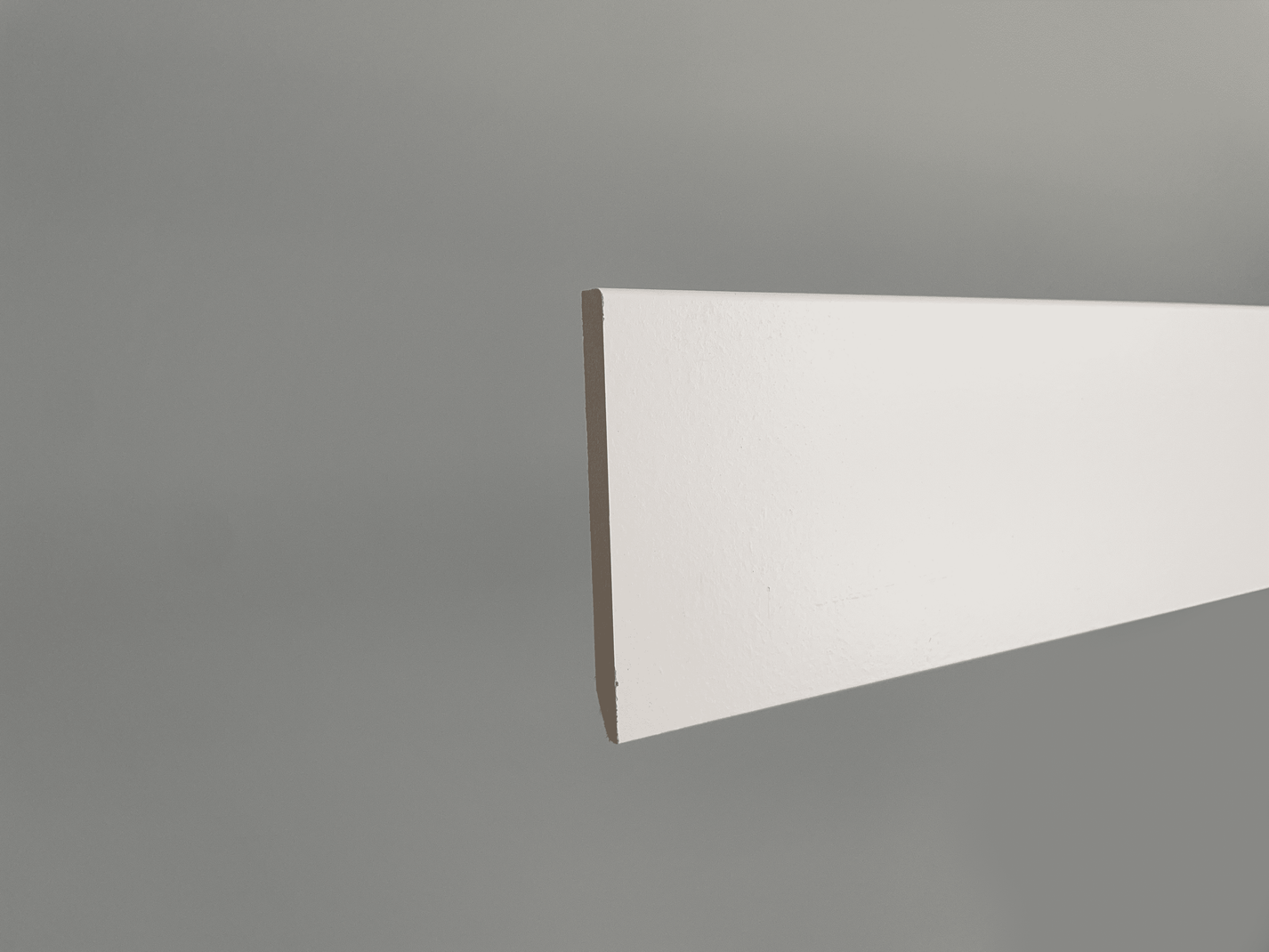 Strakke plint - MDF - RAL 9010 Zuiverwit – houtafwerking.nl
