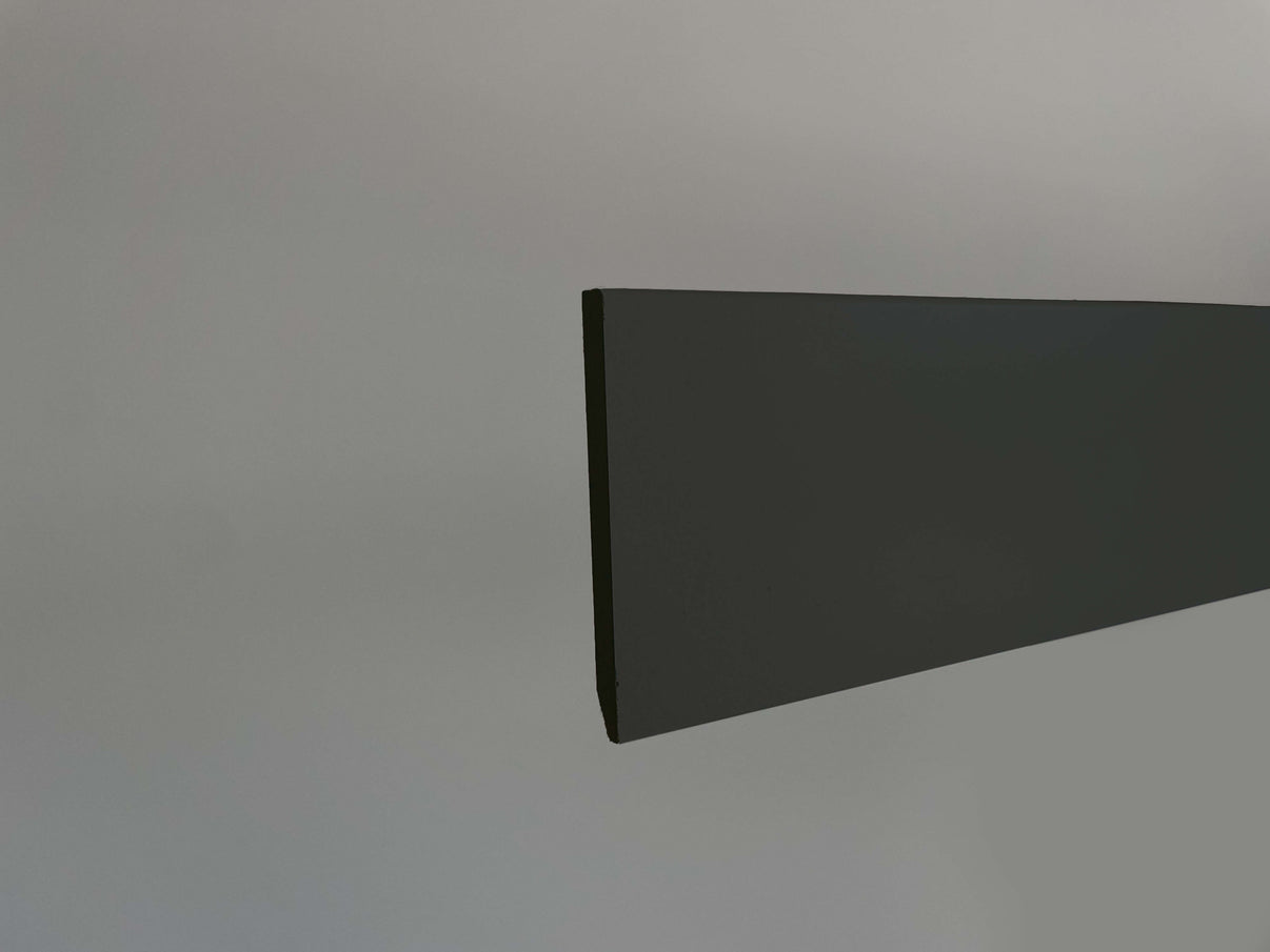 Strakke plint - MDF - RAL 7021 Zwartgrijs – houtafwerking.nl